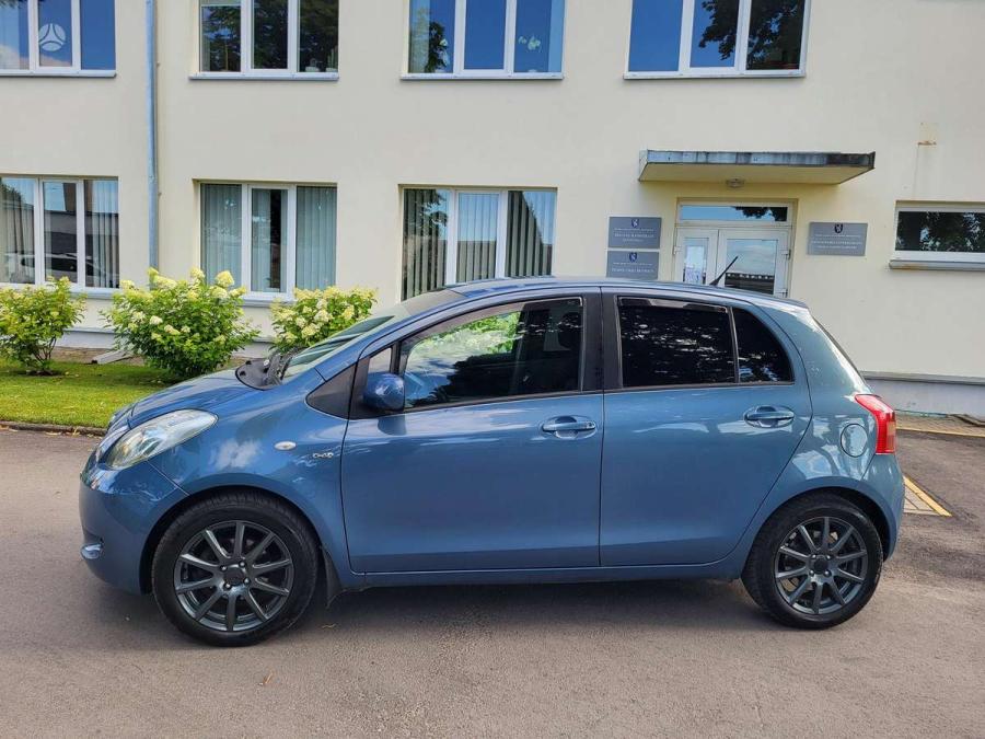 Pelēks Toyota Yaris 2007 Šauļi, ar dzinēja tilpumu 1.40 L un nobraukumu 263 tūkst. km par 2350 €, foto 14 vietnē AUTOMOTO.COM.LV