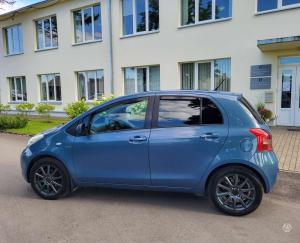 Pelēks Toyota Yaris 2007 Šauļi, ar dzinēja tilpumu 1.40 L un nobraukumu 263 tūkst. km par 2350 €, foto 15 vietnē AUTOMOTO.COM.LV