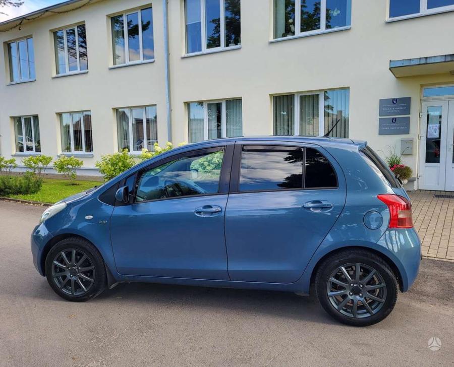 Pelēks Toyota Yaris 2007 Šauļi, ar dzinēja tilpumu 1.40 L un nobraukumu 263 tūkst. km par 2350 €, foto 15 vietnē AUTOMOTO.COM.LV