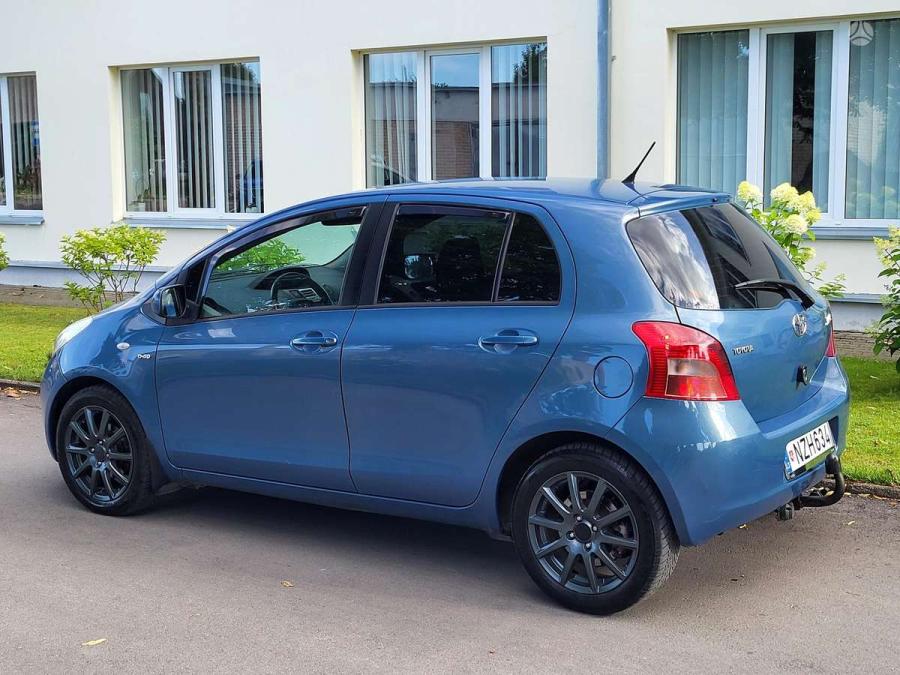Pelēks Toyota Yaris 2007 Šauļi, ar dzinēja tilpumu 1.40 L un nobraukumu 263 tūkst. km par 2350 €, foto 16 vietnē AUTOMOTO.COM.LV