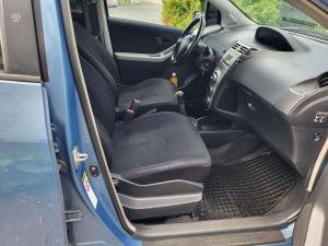Pelēks Toyota Yaris 2007 Šauļi, ar dzinēja tilpumu 1.40 L un nobraukumu 263 tūkst. km par 2350 €, foto 18 vietnē AUTOMOTO.COM.LV