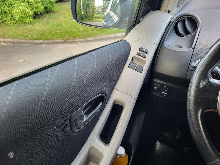 Pelēks Toyota Yaris 2007 Šauļi, ar dzinēja tilpumu 1.40 L un nobraukumu 263 tūkst. km par 2350 €, foto 22 vietnē AUTOMOTO.COM.LV
