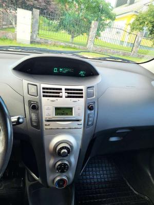 Pelēks Toyota Yaris 2007 Šauļi, ar dzinēja tilpumu 1.40 L un nobraukumu 263 tūkst. km par 2350 €, foto 23 vietnē AUTOMOTO.COM.LV