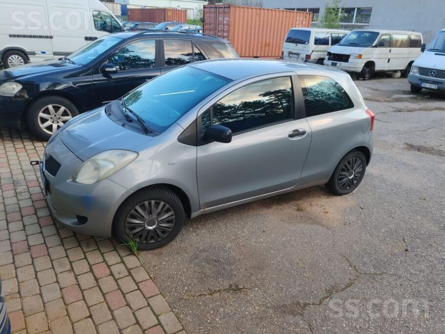 Pelēks Toyota Yaris 2007 Rīga, ar dzinēja tilpumu 1.30 L un nobraukumu 295 tūkst. km par 520 €, foto 1 vietnē AUTOMOTO.COM.LV