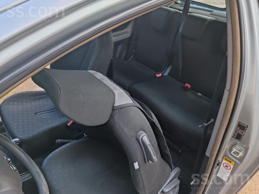 Pelēks Toyota Yaris 2007 Rīga, ar dzinēja tilpumu 1.30 L un nobraukumu 295 tūkst. km par 520 €, foto 11 vietnē AUTOMOTO.COM.LV