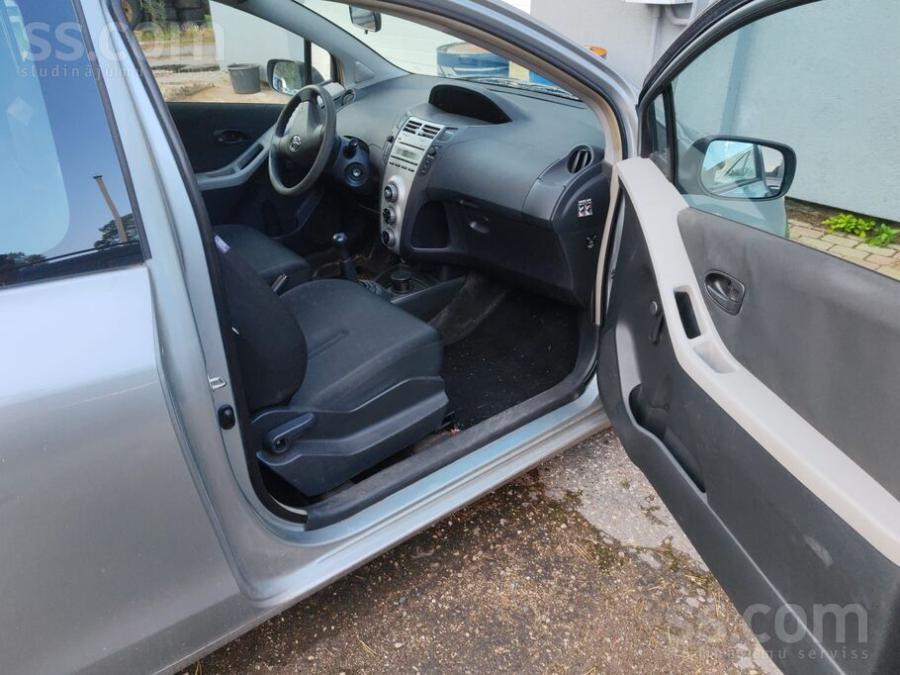 Pelēks Toyota Yaris 2007 Rīga, ar dzinēja tilpumu 1.30 L un nobraukumu 295 tūkst. km par 520 €, foto 16 vietnē AUTOMOTO.COM.LV
