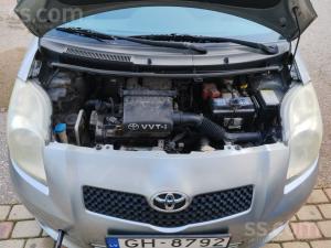 Pelēks Toyota Yaris 2007 Rīga, ar dzinēja tilpumu 1.30 L un nobraukumu 295 tūkst. km par 520 €, foto 21 vietnē AUTOMOTO.COM.LV