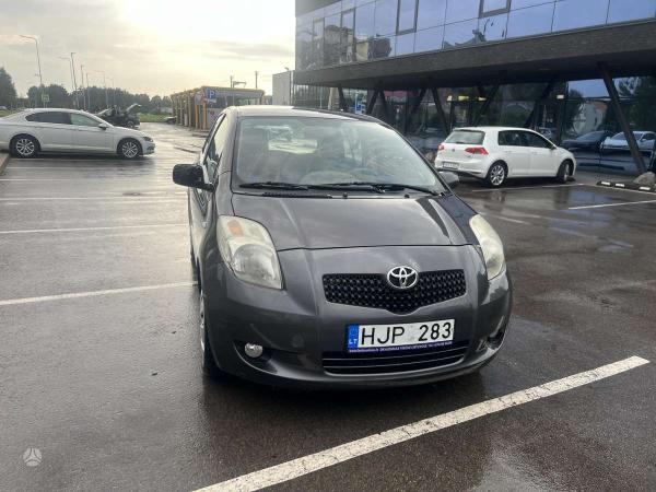 Grey Toyota Yaris 2007 in Kaunas, with an engine capacity of 1.30 L and mileage of 216 thousand km for 1800 €, photo 1 on AUTOMOTO.COM.LV