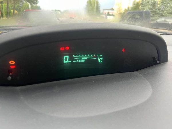 Grey Toyota Yaris 2007 in Kaunas, with an engine capacity of 1.30 L and mileage of 216 thousand km for 1800 €, photo 5 on AUTOMOTO.COM.LV