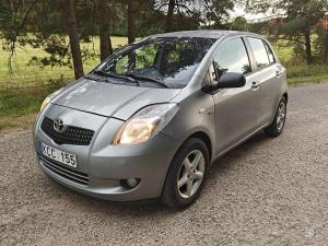 Pelēks Toyota Yaris 2007 Viļņa, ar dzinēja tilpumu 1.40 L un nobraukumu 250 tūkst. km par 2550 €, foto 3 vietnē AUTOMOTO.COM.LV