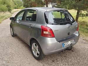 Pelēks Toyota Yaris 2007 Viļņa, ar dzinēja tilpumu 1.40 L un nobraukumu 250 tūkst. km par 2550 €, foto 4 vietnē AUTOMOTO.COM.LV