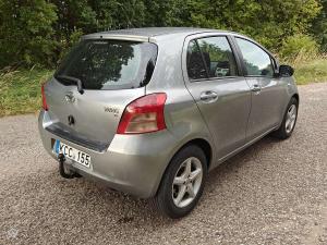 Pelēks Toyota Yaris 2007 Viļņa, ar dzinēja tilpumu 1.40 L un nobraukumu 250 tūkst. km par 2550 €, foto 5 vietnē AUTOMOTO.COM.LV