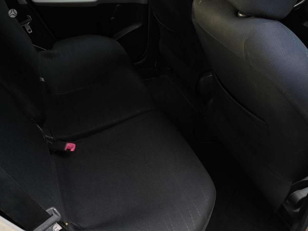 Pelēks Toyota Yaris 2007 Viļņa, ar dzinēja tilpumu 1.40 L un nobraukumu 250 tūkst. km par 2550 €, foto 7 vietnē AUTOMOTO.COM.LV