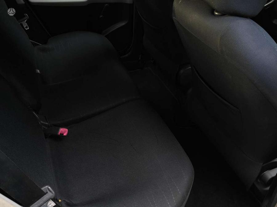 Pelēks Toyota Yaris 2007 Viļņa, ar dzinēja tilpumu 1.40 L un nobraukumu 250 tūkst. km par 2550 €, foto 8 vietnē AUTOMOTO.COM.LV