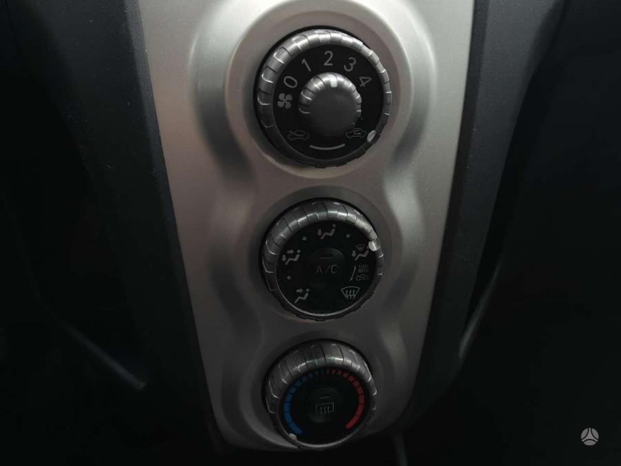 Pelēks Toyota Yaris 2007 Viļņa, ar dzinēja tilpumu 1.40 L un nobraukumu 250 tūkst. km par 2550 €, foto 9 vietnē AUTOMOTO.COM.LV