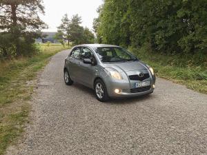 Pelēks Toyota Yaris 2007 Viļņa, ar dzinēja tilpumu 1.40 L un nobraukumu 250 tūkst. km par 2550 €, foto 11 vietnē AUTOMOTO.COM.LV