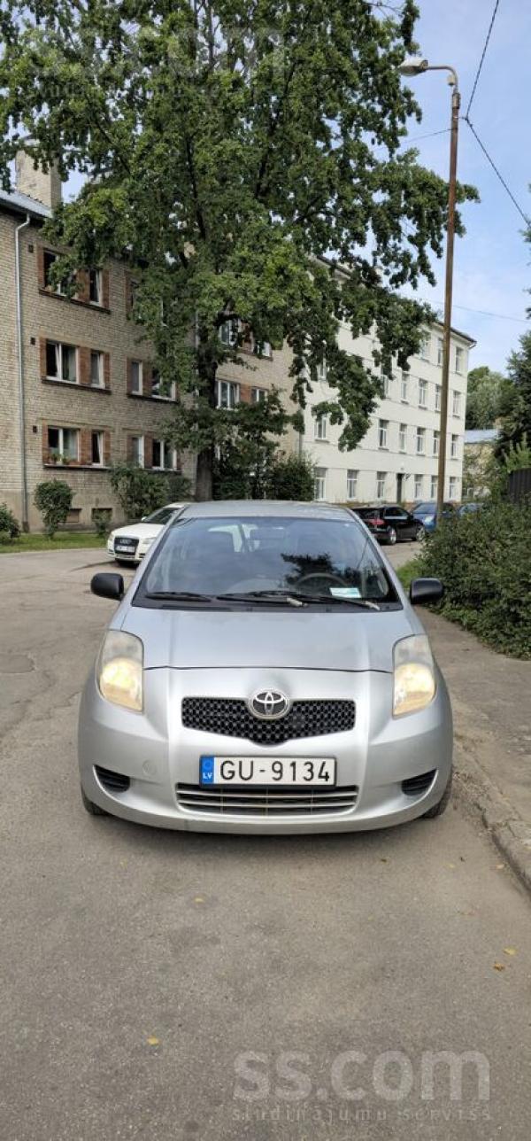 Grey Toyota Yaris 2007 in Riga, with an engine capacity of 1.40 L and mileage of 347 thousand km for 1700 €, photo 1 on AUTOMOTO.COM.LV