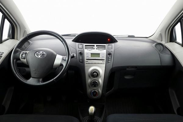 Grey Toyota Yaris 2007 in Tallinn, with an engine capacity of 1.30 L and mileage of 269 thousand km for 1299 €, photo 5 on AUTOMOTO.COM.LV