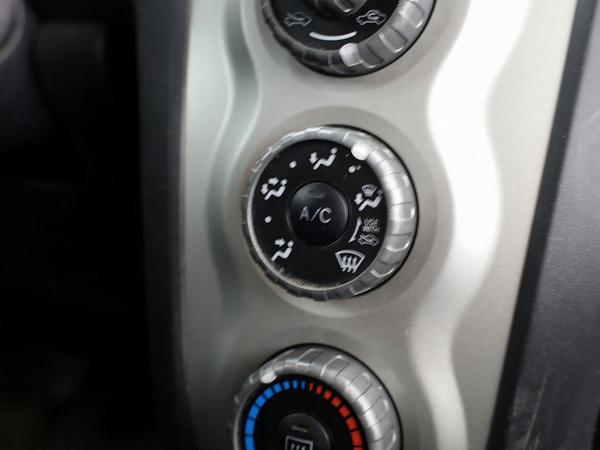 Grey Toyota Yaris 2007 in Tallinn, with an engine capacity of 1.30 L and mileage of 269 thousand km for 1299 €, photo 8 on AUTOMOTO.COM.LV