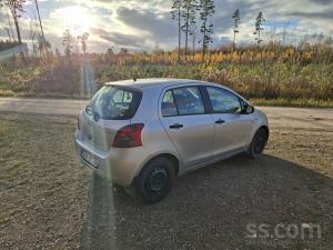Pelēks Toyota Yaris 2007 Jelgava, ar dzinēja tilpumu 1.40 L un nobraukumu 257 tūkst. km par 1460 €, foto 3 vietnē AUTOMOTO.COM.LV