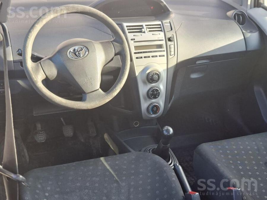 Pelēks Toyota Yaris 2007 Jelgava, ar dzinēja tilpumu 1.40 L un nobraukumu 257 tūkst. km par 1460 €, foto 6 vietnē AUTOMOTO.COM.LV