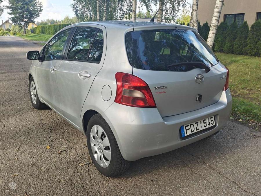 Grey Toyota Yaris 2007 in Vilnius, with an engine capacity of 1.30 L and mileage of 163 thousand km for 2950 €, photo 4 on AUTOMOTO.COM.LV