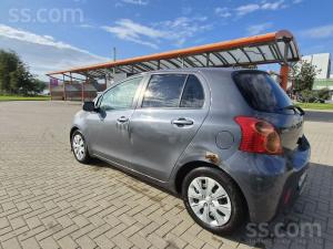 Pelēks Toyota Yaris 2007 Rīga, ar dzinēja tilpumu 1.80 L un nobraukumu 325 tūkst. km par 800 €, foto 6 vietnē AUTOMOTO.COM.LV