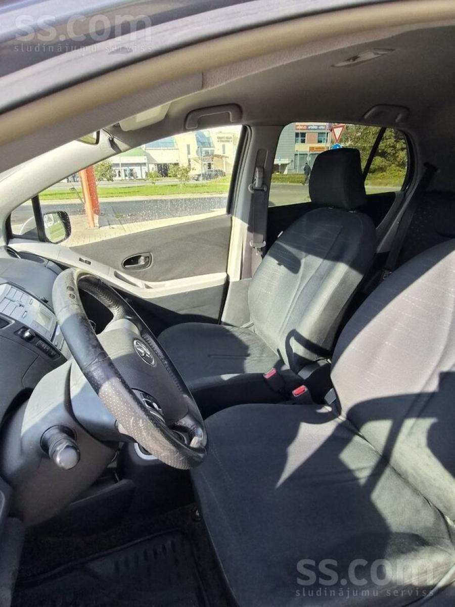 Pelēks Toyota Yaris 2007 Rīga, ar dzinēja tilpumu 1.80 L un nobraukumu 325 tūkst. km par 800 €, foto 9 vietnē AUTOMOTO.COM.LV