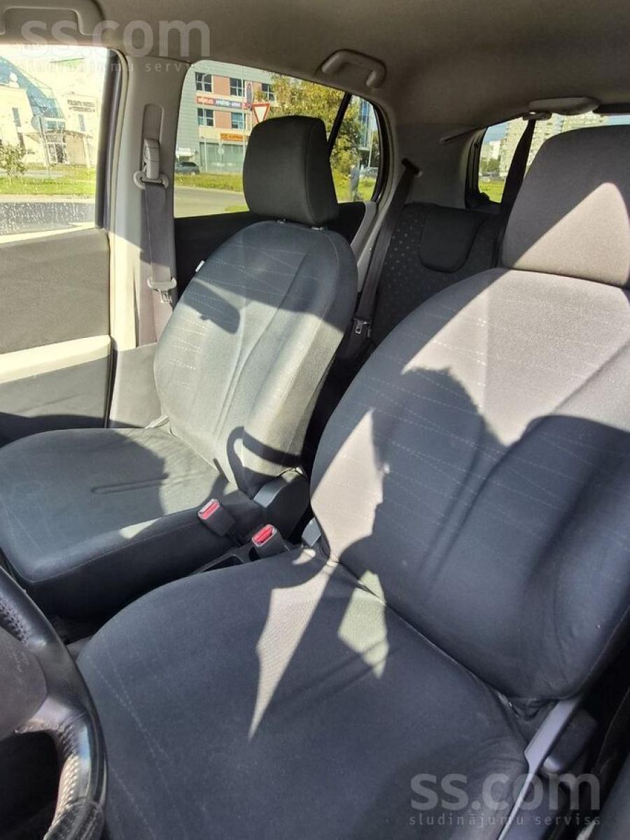 Pelēks Toyota Yaris 2007 Rīga, ar dzinēja tilpumu 1.80 L un nobraukumu 325 tūkst. km par 800 €, foto 10 vietnē AUTOMOTO.COM.LV