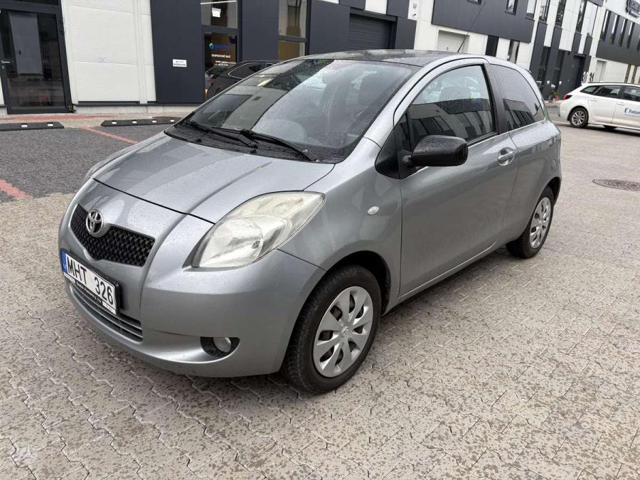 Grey Toyota Yaris 2007 in Vilnius, with an engine capacity of 1.30 L and mileage of 129 thousand km for 800 €, photo 1 on AUTOMOTO.COM.LV