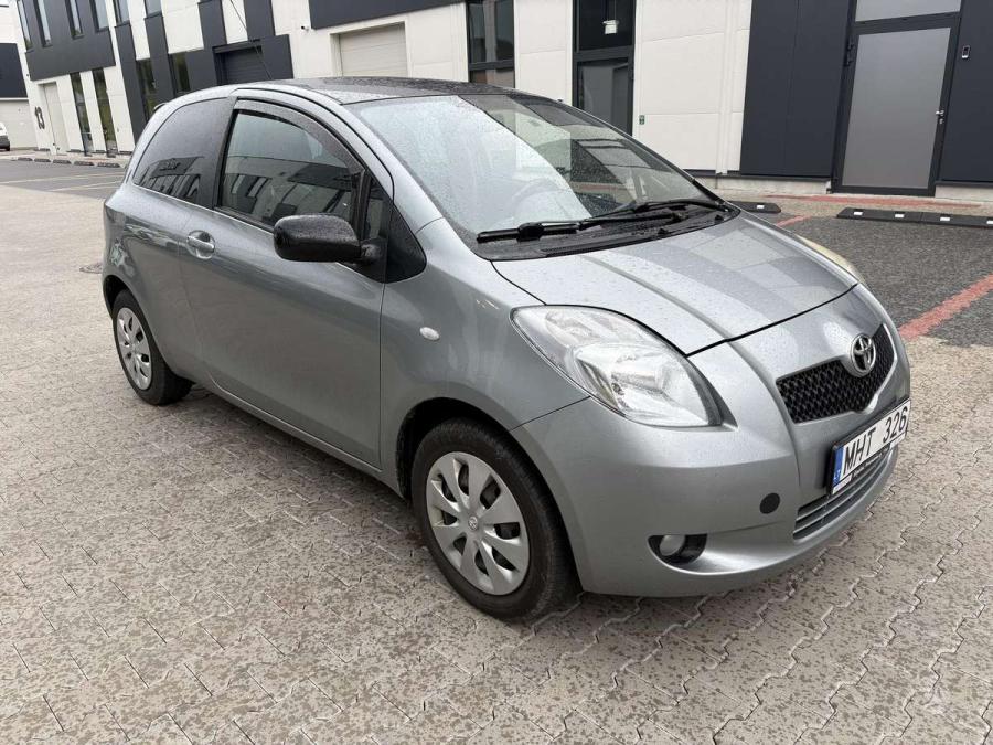Grey Toyota Yaris 2007 in Vilnius, with an engine capacity of 1.30 L and mileage of 129 thousand km for 800 €, photo 4 on AUTOMOTO.COM.LV