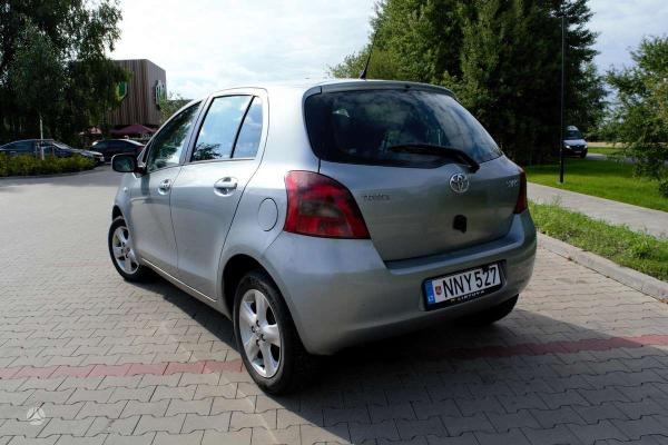 Pelēks Toyota Yaris 2007 Viļņa, ar dzinēja tilpumu 1.36 L un nobraukumu 277 tūkst. km par 1850 €, foto 3 vietnē AUTOMOTO.COM.LV