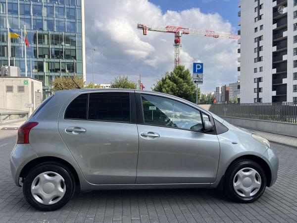 Pelēks Toyota Yaris 2007 Viļņa, ar dzinēja tilpumu 1.30 L un nobraukumu 280 tūkst. km par 2250 €, foto 7 vietnē AUTOMOTO.COM.LV