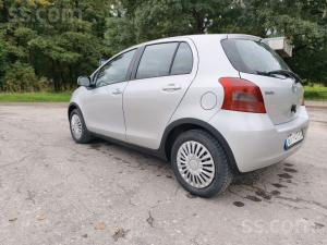 Pelēks Toyota Yaris 2007 Jelgava, ar dzinēja tilpumu 1.30 L un nobraukumu 172 tūkst. km par 1500 €, foto  vietnē AUTOMOTO.COM.LV