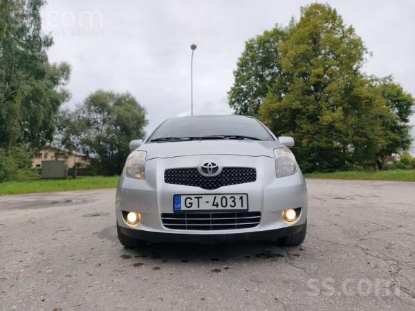 Grey Toyota Yaris 2007 in Jelgava, with an engine capacity of 1.30 L and mileage of 172 thousand km for 1500 €, photo 7 on AUTOMOTO.COM.LV