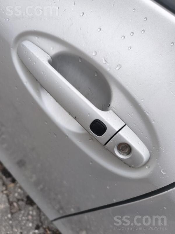 Grey Toyota Yaris 2007 in Jelgava, with an engine capacity of 1.30 L and mileage of 172 thousand km for 1500 €, photo 10 on AUTOMOTO.COM.LV