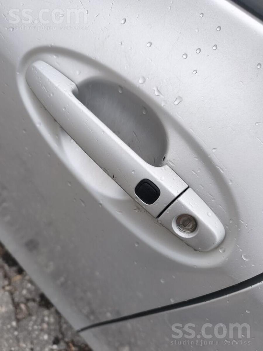 Grey Toyota Yaris 2007 in Jelgava, with an engine capacity of 1.30 L and mileage of 172 thousand km for 1500 €, photo 10 on AUTOMOTO.COM.LV
