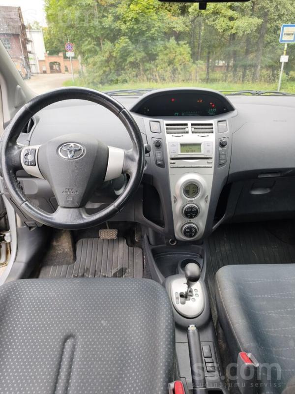 Grey Toyota Yaris 2007 in Jelgava, with an engine capacity of 1.30 L and mileage of 172 thousand km for 1500 €, photo 11 on AUTOMOTO.COM.LV