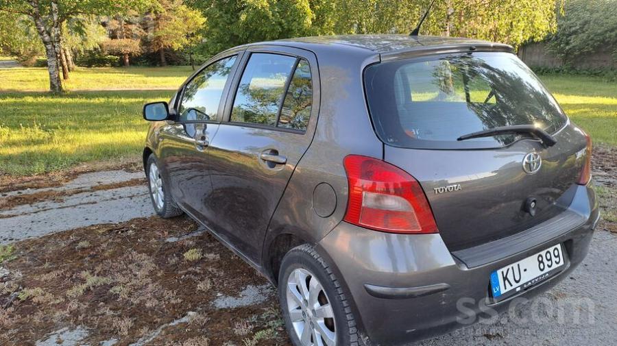Pelēks Toyota Yaris 2008 Aizkraukle, ar dzinēja tilpumu 1.40 L un nobraukumu 323 tūkst. km par 1850 €, foto 4 vietnē AUTOMOTO.COM.LV