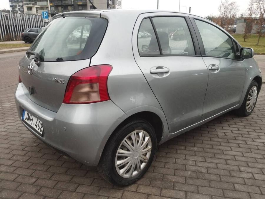 Grey Toyota Yaris 2008 in Vilnius, with an engine capacity of 1.40 L and mileage of 238 thousand km for 999 €, photo 4 on AUTOMOTO.COM.LV