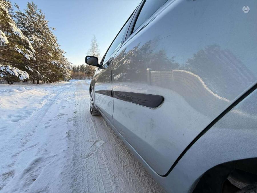 Серый Тойота Ярис 2008 в Вильнюс, объемом двигателя 1.30 л и пробегом 20 тыс. км за 1850 €, фото 10 на AUTOMOTO.COM.LV