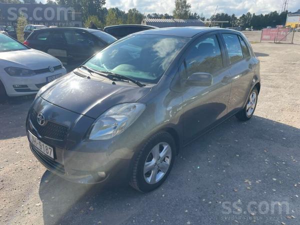 Pelēks Toyota Yaris 2008 Talsi, ar dzinēja tilpumu 1.40 L un nobraukumu 259 tūkst. km par 2350 €, foto 2 vietnē AUTOMOTO.COM.LV