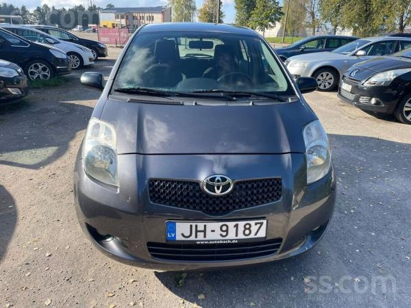 Pelēks Toyota Yaris 2008 Talsi, ar dzinēja tilpumu 1.40 L un nobraukumu 259 tūkst. km par 2350 €, foto 3 vietnē AUTOMOTO.COM.LV