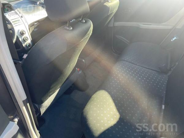 Pelēks Toyota Yaris 2008 Talsi, ar dzinēja tilpumu 1.40 L un nobraukumu 259 tūkst. km par 2350 €, foto 8 vietnē AUTOMOTO.COM.LV