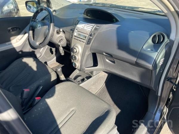 Pelēks Toyota Yaris 2008 Talsi, ar dzinēja tilpumu 1.40 L un nobraukumu 259 tūkst. km par 2350 €, foto 9 vietnē AUTOMOTO.COM.LV