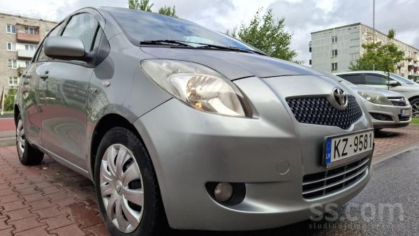 Pelēks Toyota Yaris 2008 Daugavpils, ar dzinēja tilpumu 1.40 L un nobraukumu 270 tūkst. km par 1650 €, foto 3 vietnē AUTOMOTO.COM.LV