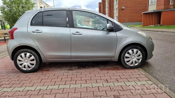 Pelēks Toyota Yaris 2008 Daugavpils, ar dzinēja tilpumu 1.40 L un nobraukumu 270 tūkst. km par 1650 €, foto 4 vietnē AUTOMOTO.COM.LV