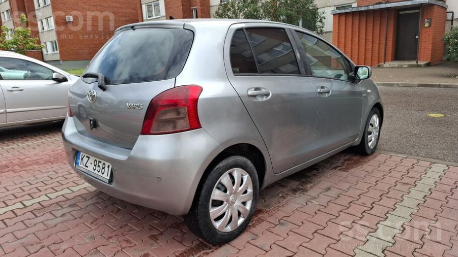 Grey Toyota Yaris 2008 in Daugavpils, with an engine capacity of 1.40 L and mileage of 270 thousand km for 1650 €, photo 7 on AUTOMOTO.COM.LV