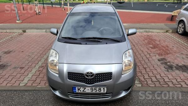 Pelēks Toyota Yaris 2008 Daugavpils, ar dzinēja tilpumu 1.40 L un nobraukumu 270 tūkst. km par 1650 €, foto 8 vietnē AUTOMOTO.COM.LV