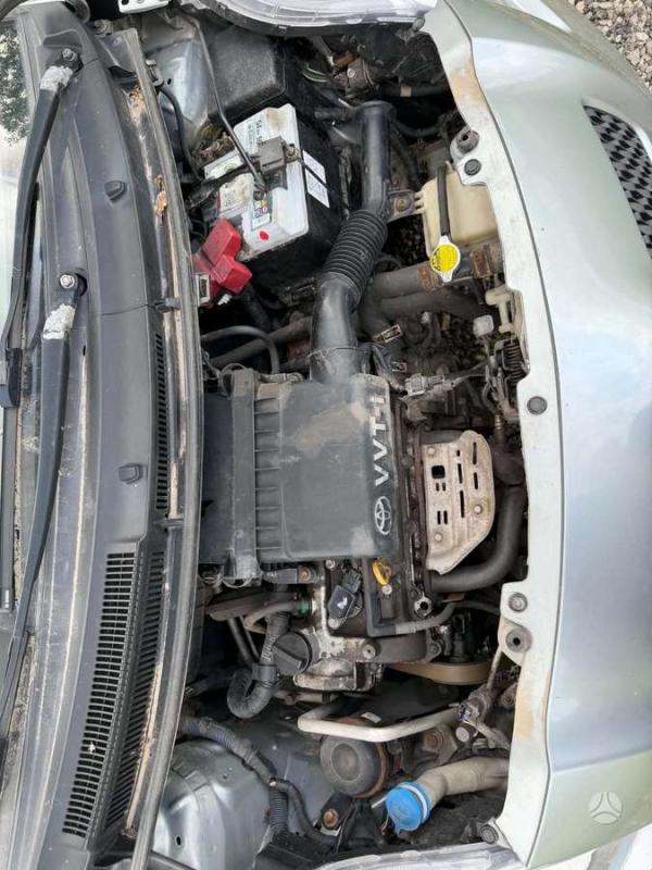 Pelēks Toyota Yaris 2008 Viļņa, ar dzinēja tilpumu 1.30 L un nobraukumu 276 tūkst. km par 2000 €, foto 2 vietnē AUTOMOTO.COM.LV